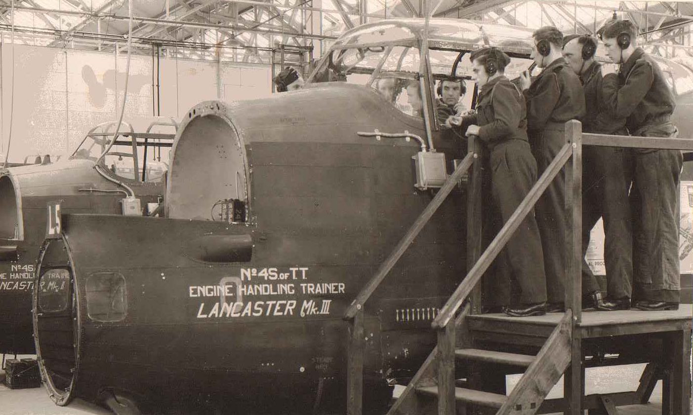 RAF St Athan & Wartime Training – Royal Air Force Flight Engineer & Air ...